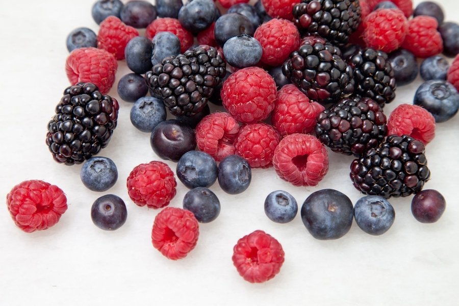 فاكهة التوت تسهم في خفض الكوليسترول ! | شبكة الأمة برس